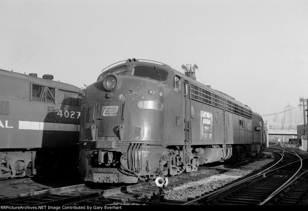 PC E8A #4292 - Penn Central